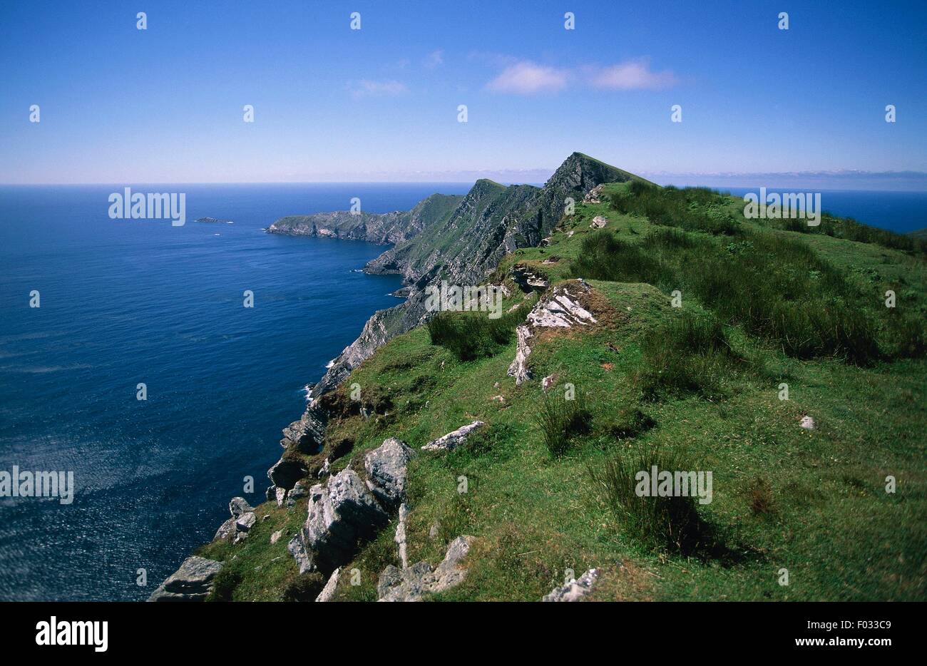 Cliffs of croaghaun hi-res stock photography and images - Alamy