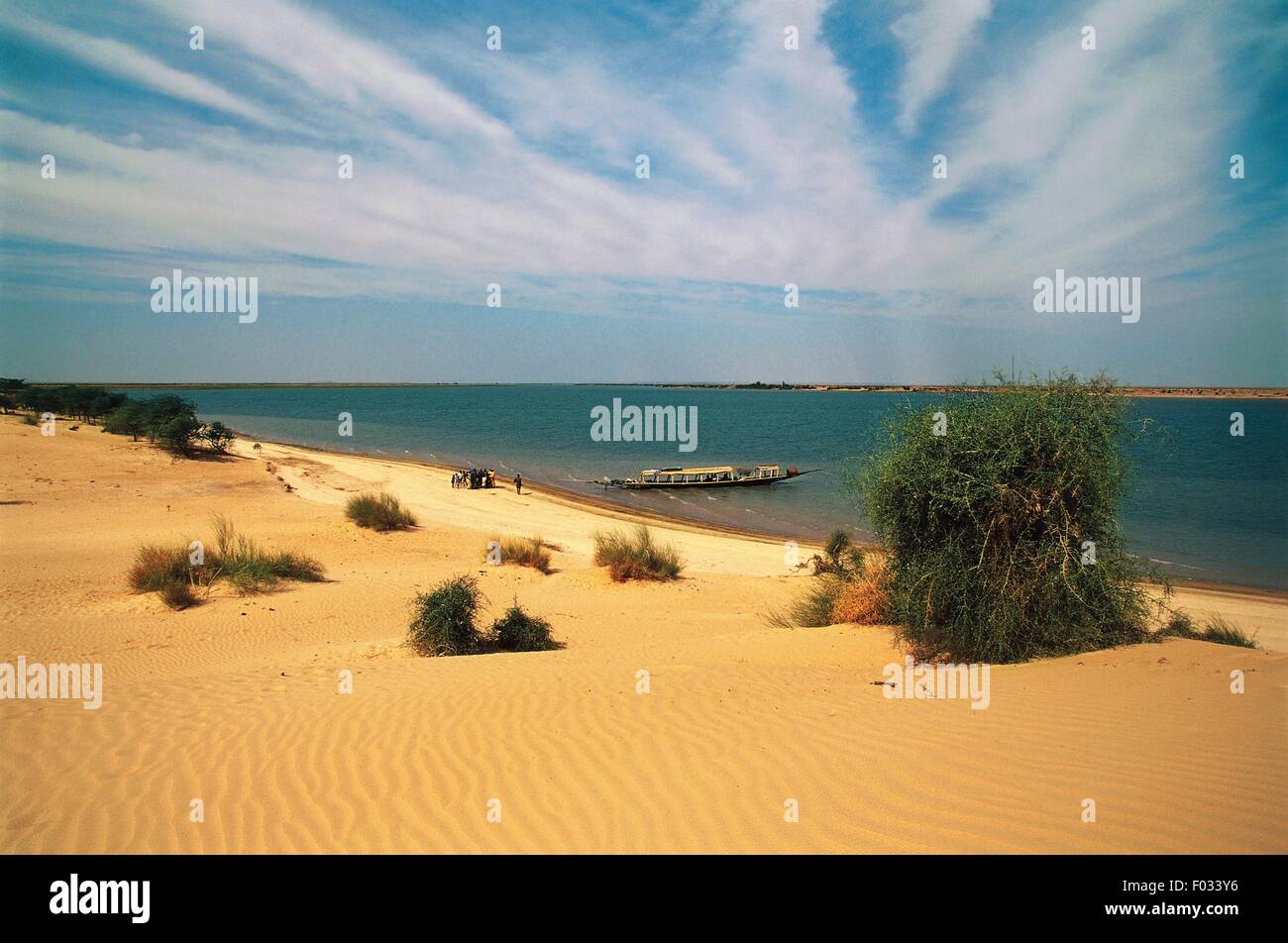 Sand dunes and beach on the Niger river bank between Niafounke and Dua ...
