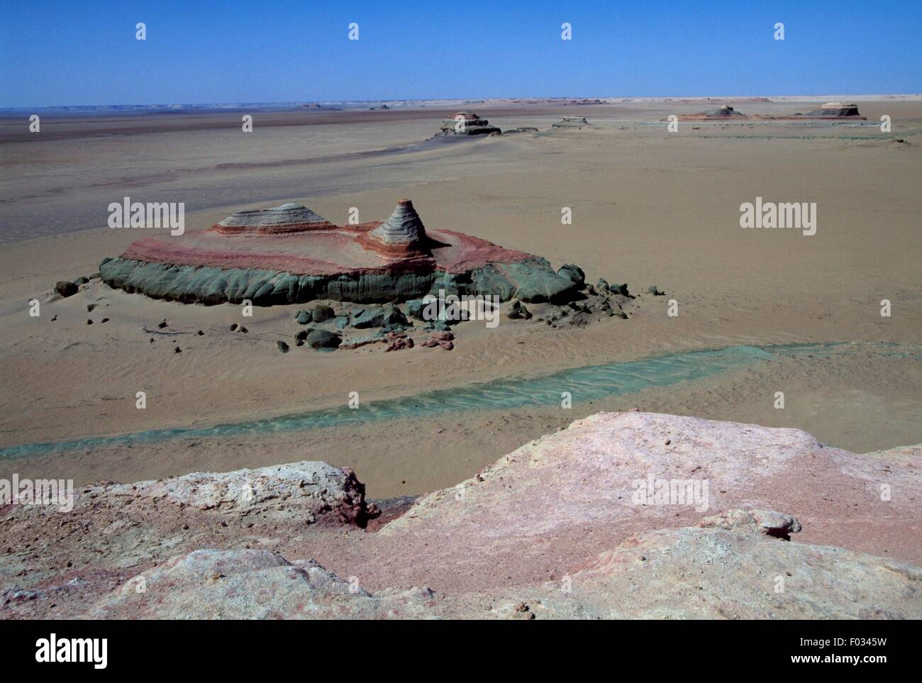 Geological formations, Qattara Depression, Libyan Desert, Sahara Desert ...