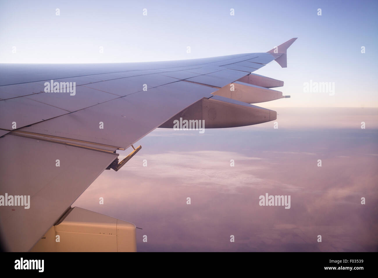 Airplane wing in flight Stock Photo - Alamy