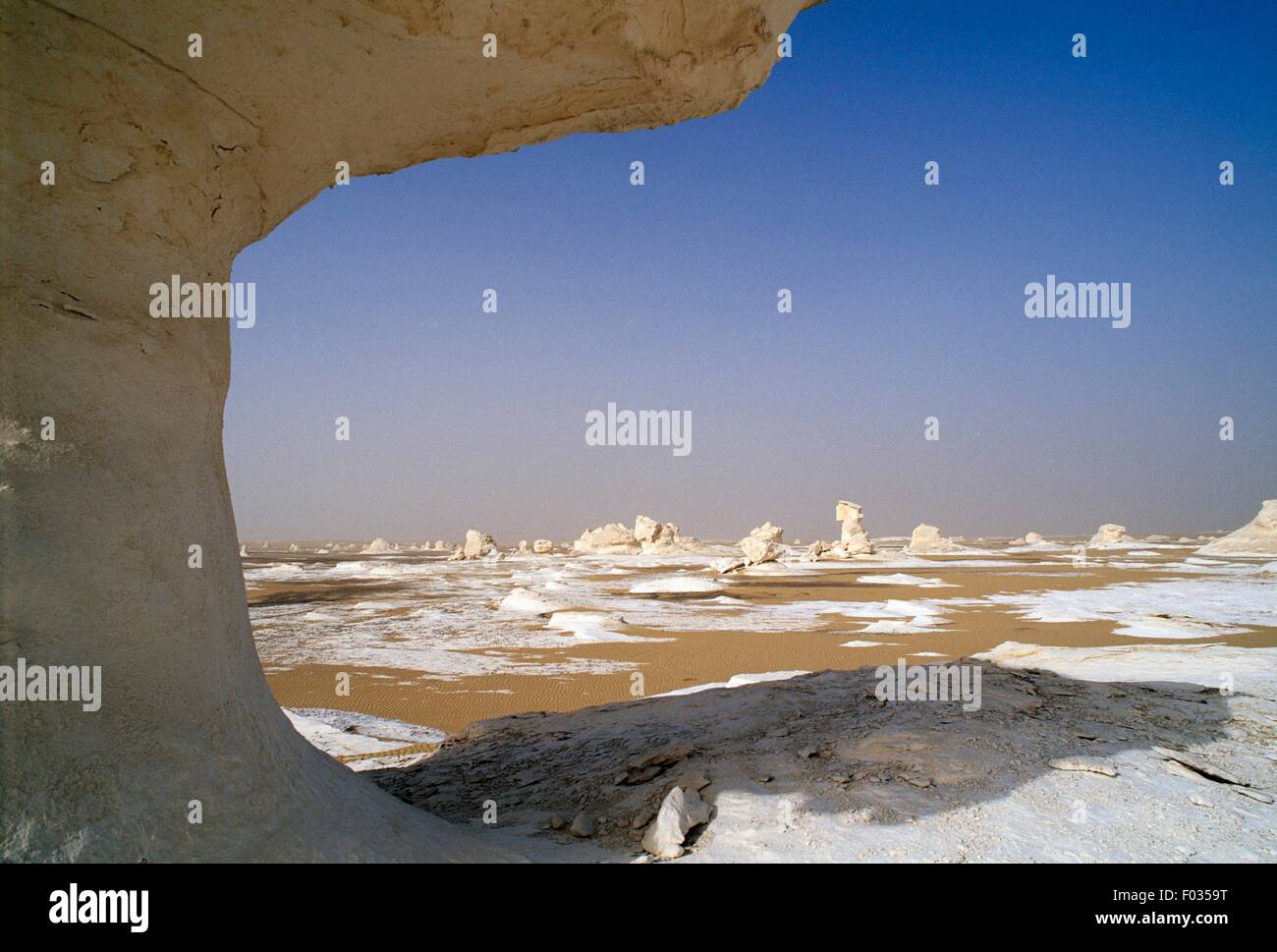 Limestone formation, White Desert near the Farafra Oasis, Libyan Desert ...