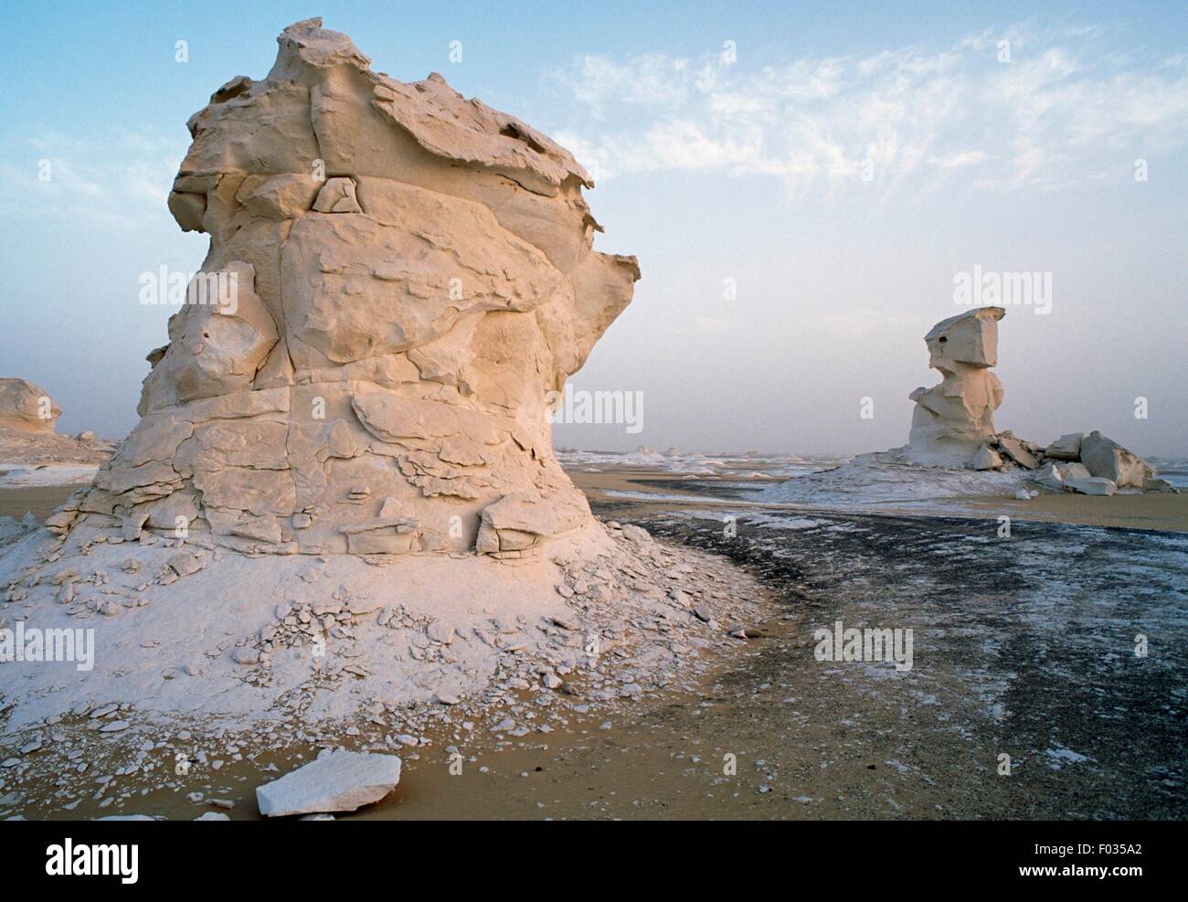 Limestone formation, White Desert near the Farafra Oasis, Libyan Desert ...