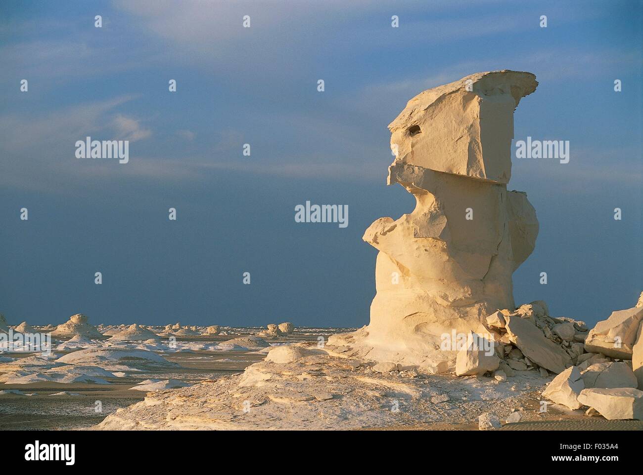 Limestone formation, White Desert near the Farafra Oasis, Libyan Desert ...
