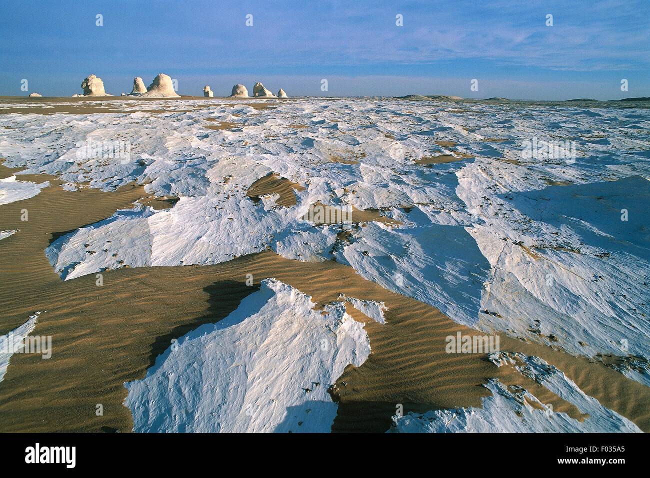 Limestone formation, White Desert near the Farafra Oasis, Libyan Desert ...