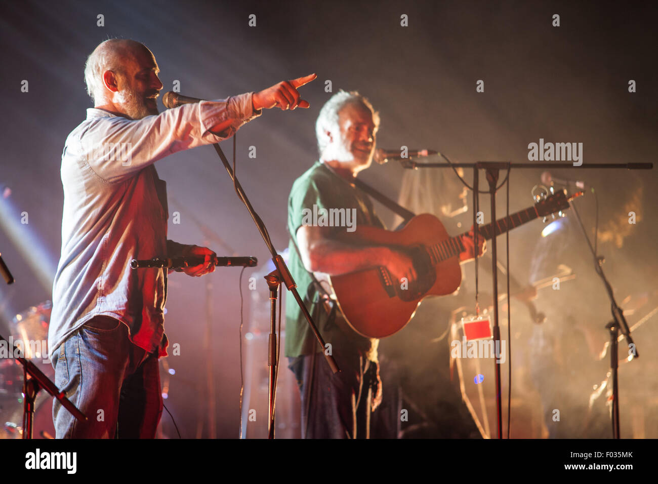 Irish fiddle player hi-res stock photography and images - Alamy