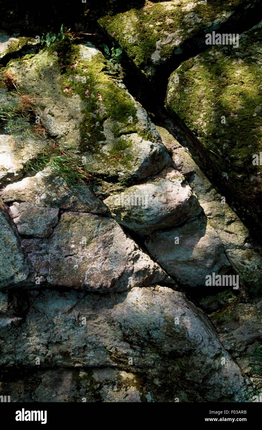 The ruins of Burg Drachenfels (Dragon's Rock Castle), Siebengebirge ...