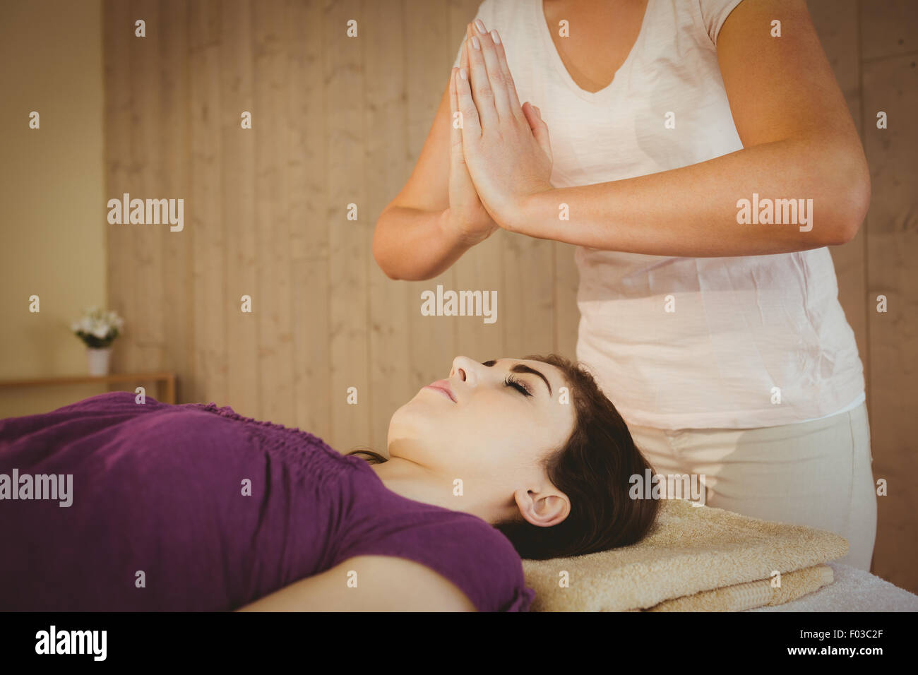 Young woman having a reiki treatment Stock Photo - Alamy