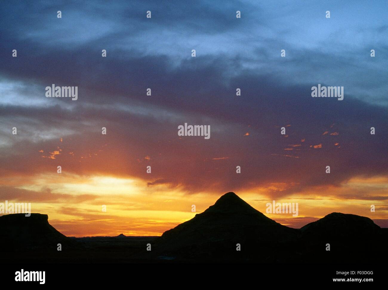 Clouds at sunset over the White Desert, Western or Libyan Desert Stock ...
