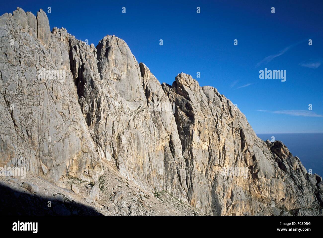The east wall of the Little Horn and Valley of Crows, The Gran Sasso ...