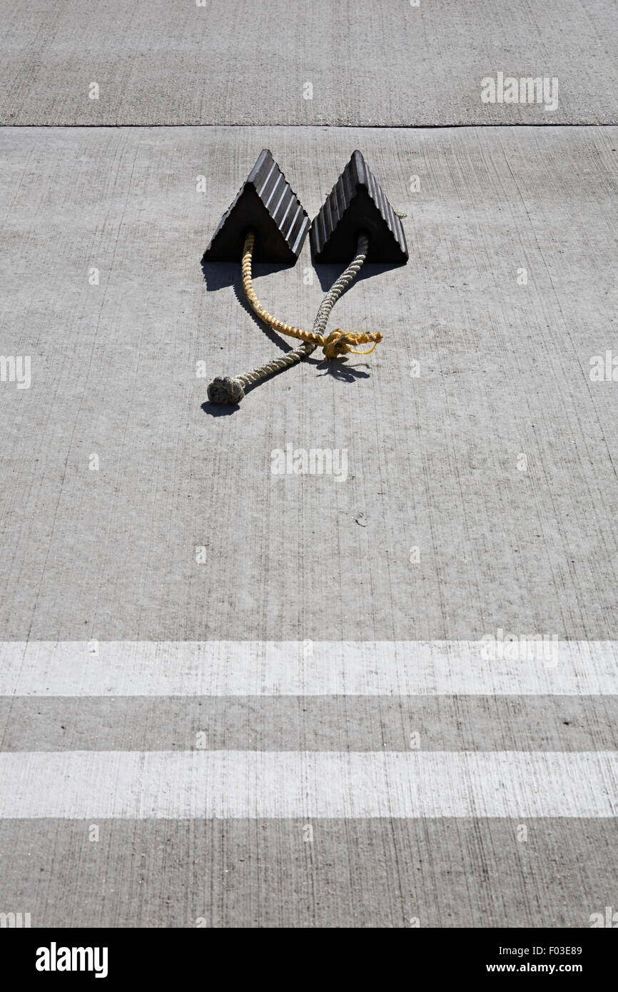 Aircraft chocks hi-res stock photography and images - Alamy