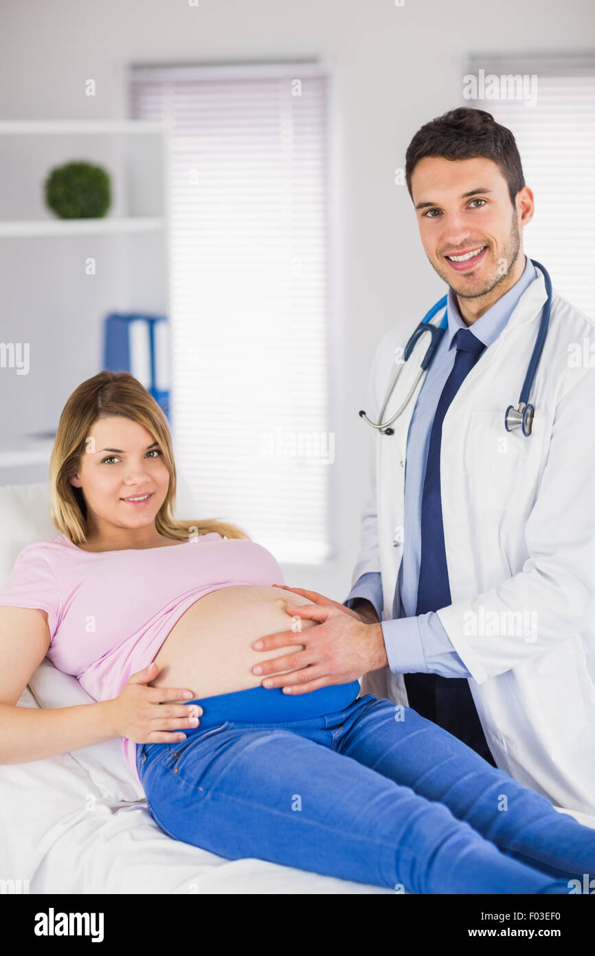 Doctor pregnant patient hi-res stock photography and images - Alamy