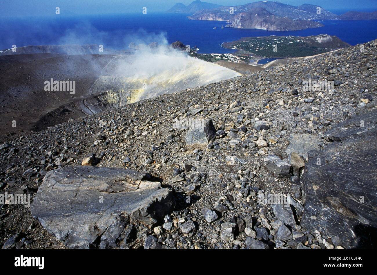 Fossa di vulcano hi-res stock photography and images - Alamy
