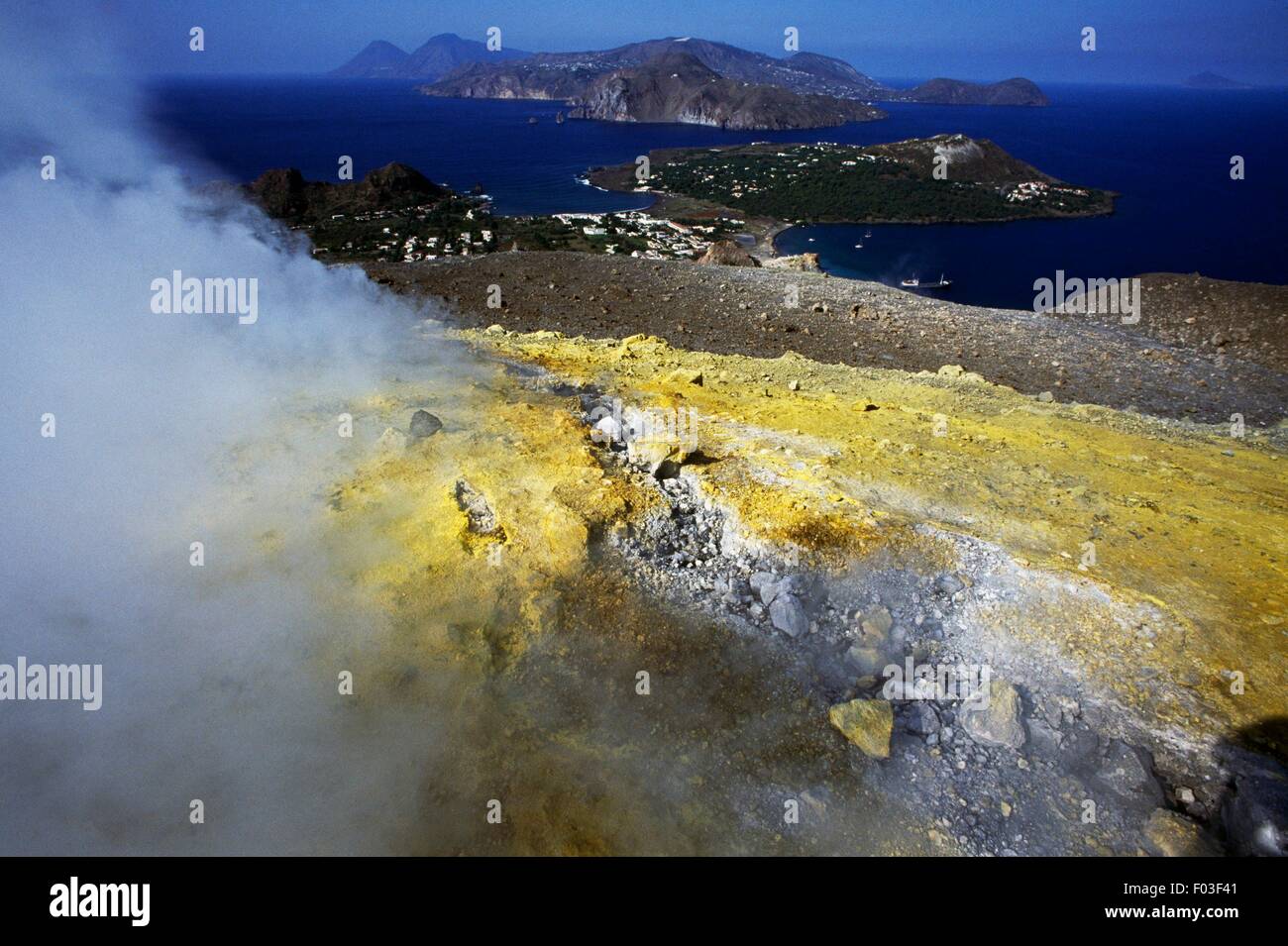 Fossa di vulcano hi-res stock photography and images - Alamy