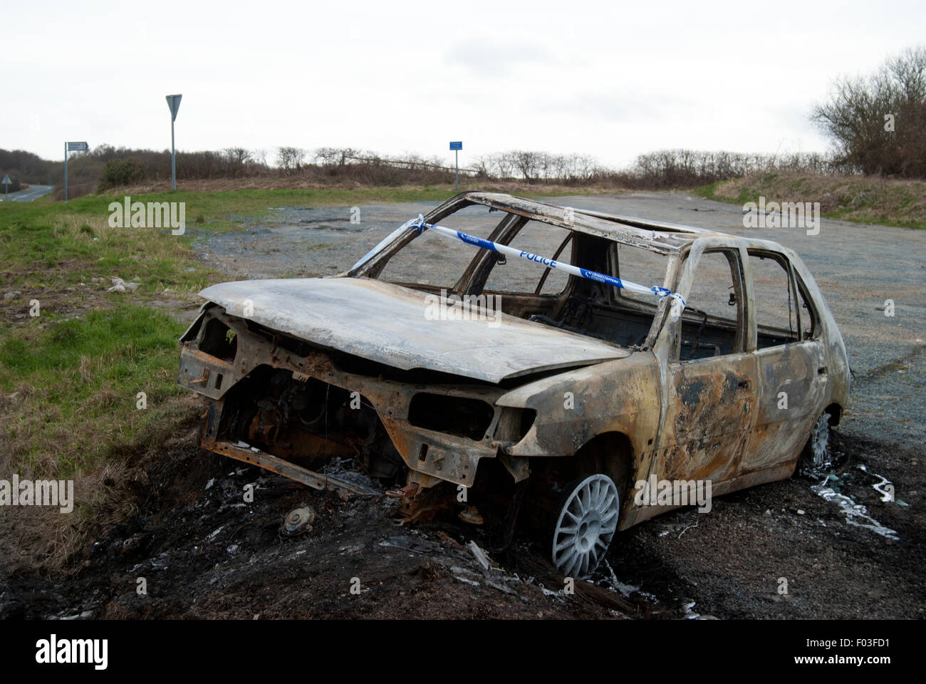 Burnt out car Stock Photo - Alamy
