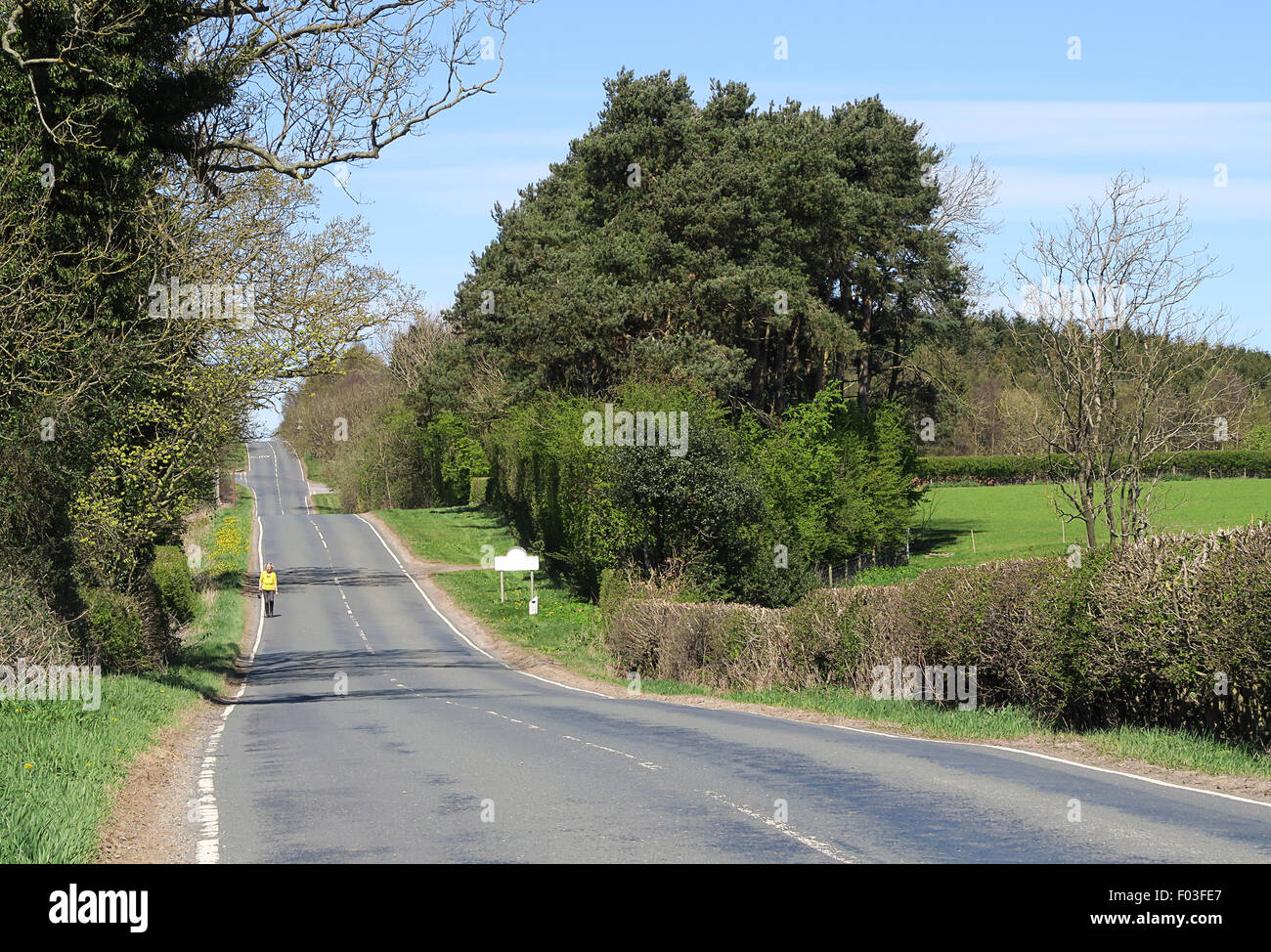 Empty english countryside hi-res stock photography and images - Alamy
