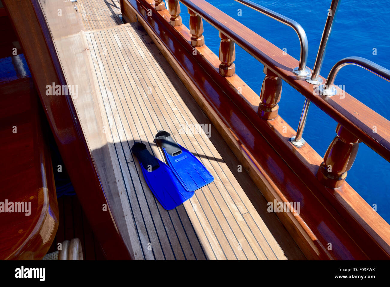 Dive boat deck hi-res stock photography and images - Alamy