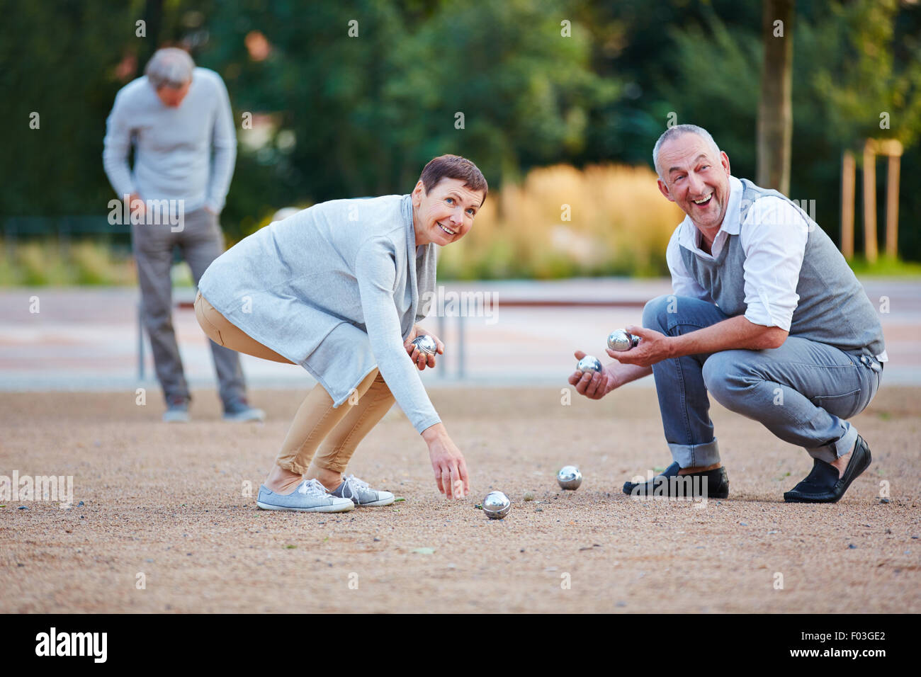 Senior couples game hi-res stock photography and images - Alamy