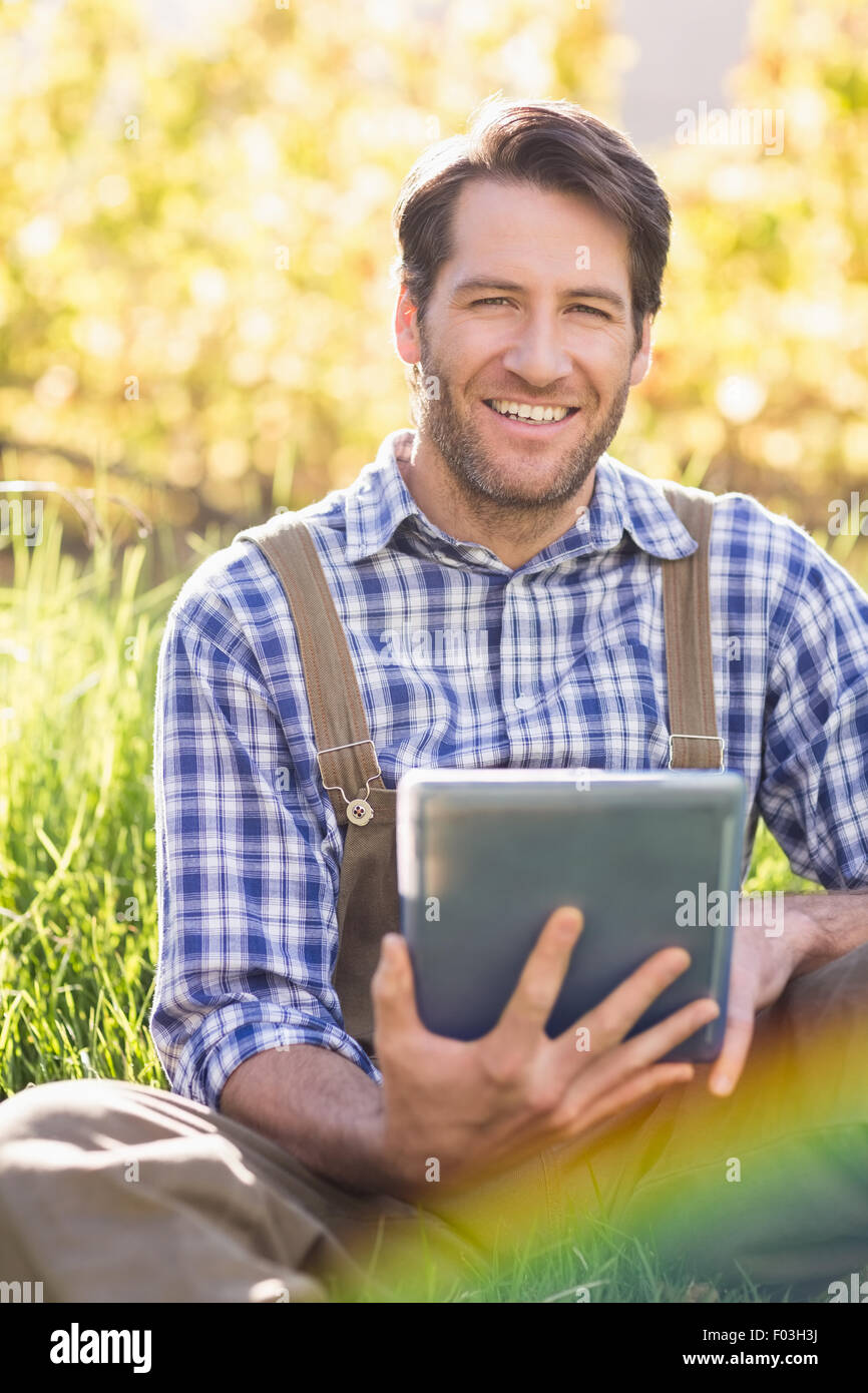 Farmer using digital tablet farm hi-res stock photography and images - Alamy
