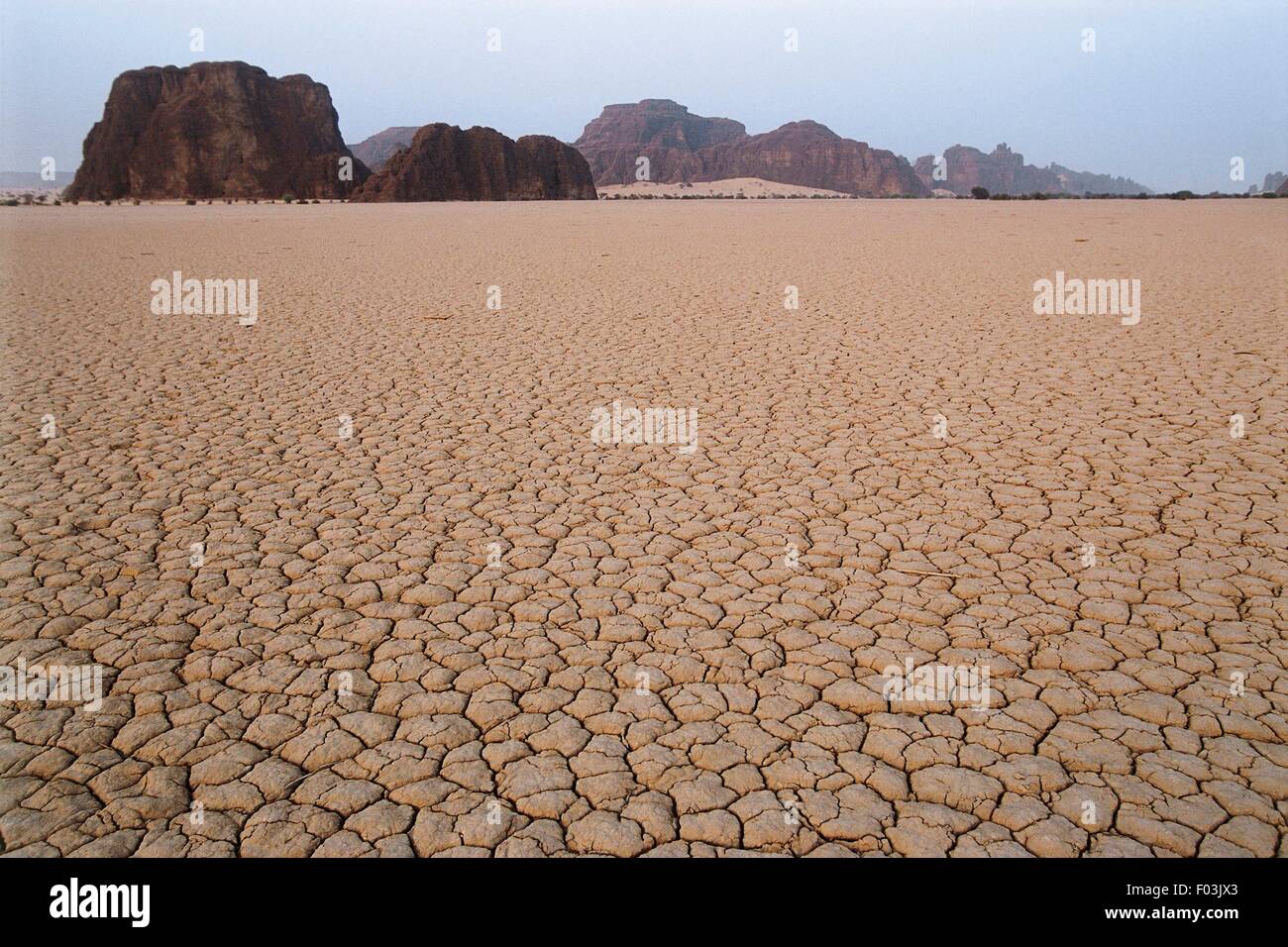 Chad - Ennedi Massif, cracked dried out earth Stock Photo - Alamy