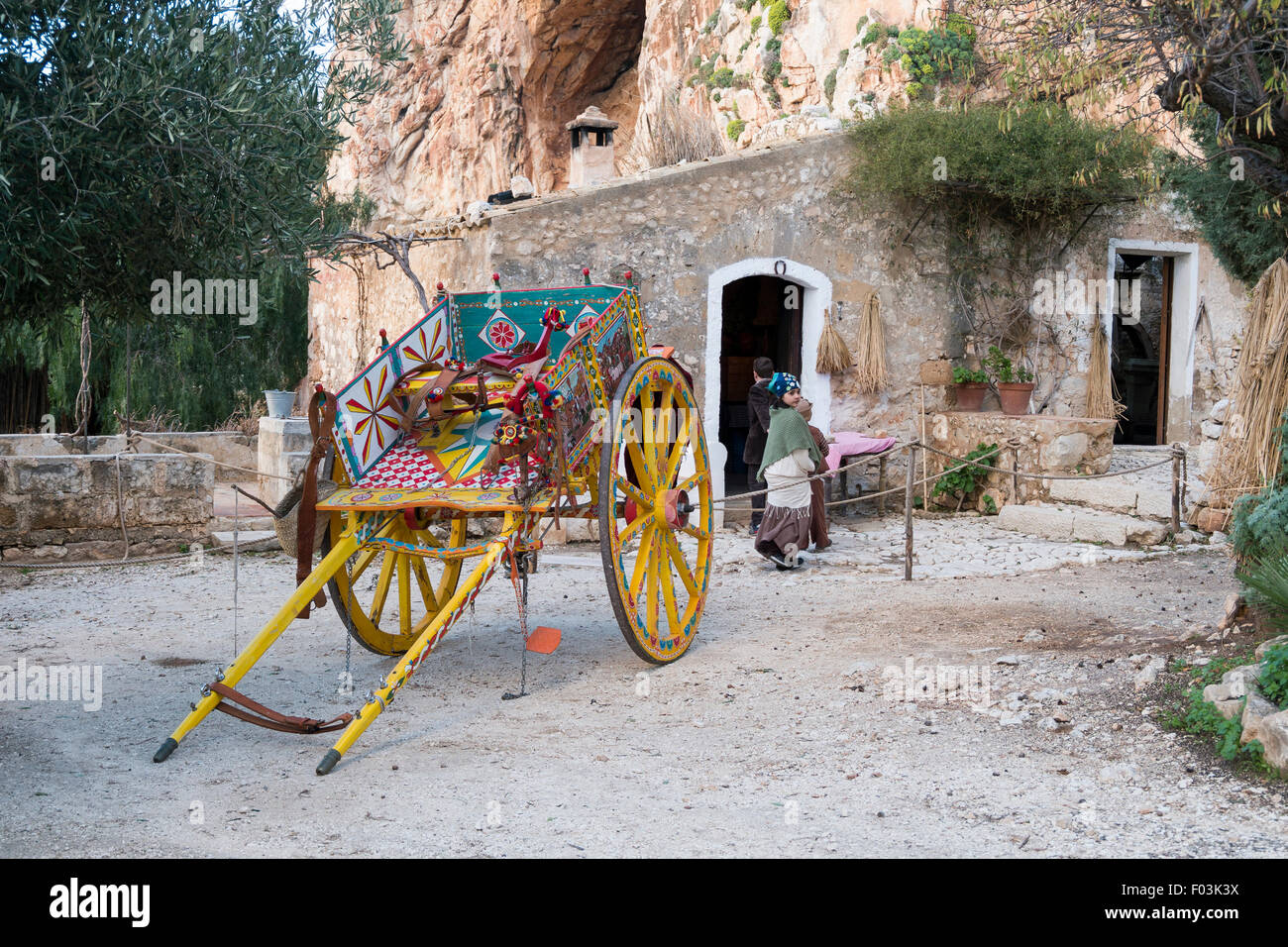 Sicilian cart hi-res stock photography and images - Alamy