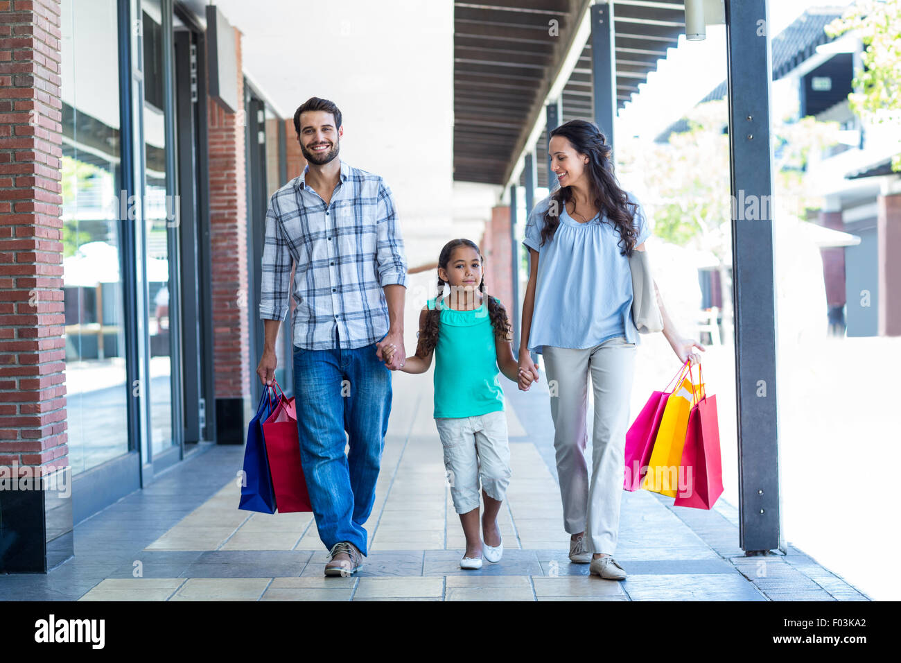 Happy family with shopping bags Stock Photo - Alamy