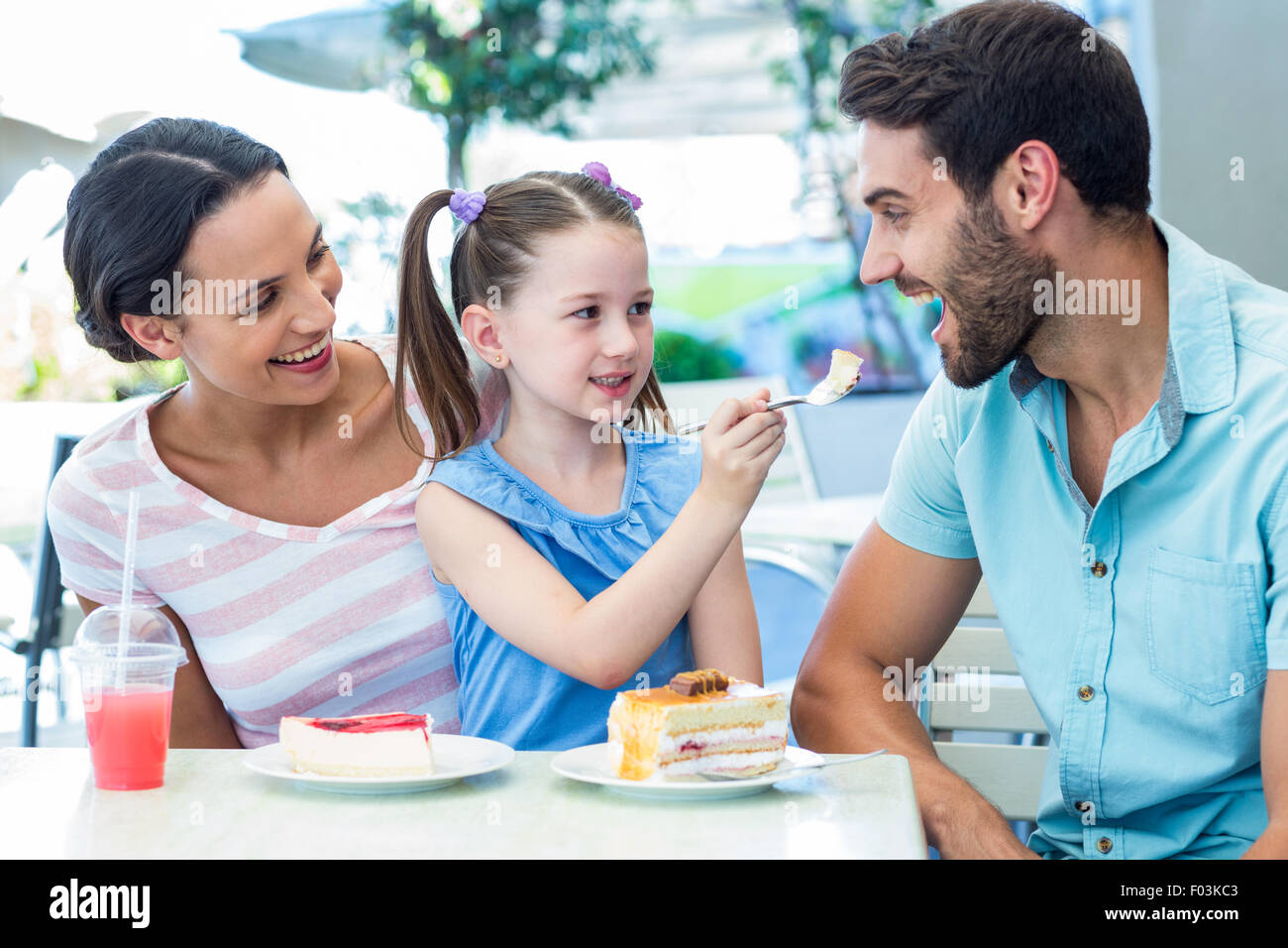 A family eating at the restaurant Stock Photo - Alamy