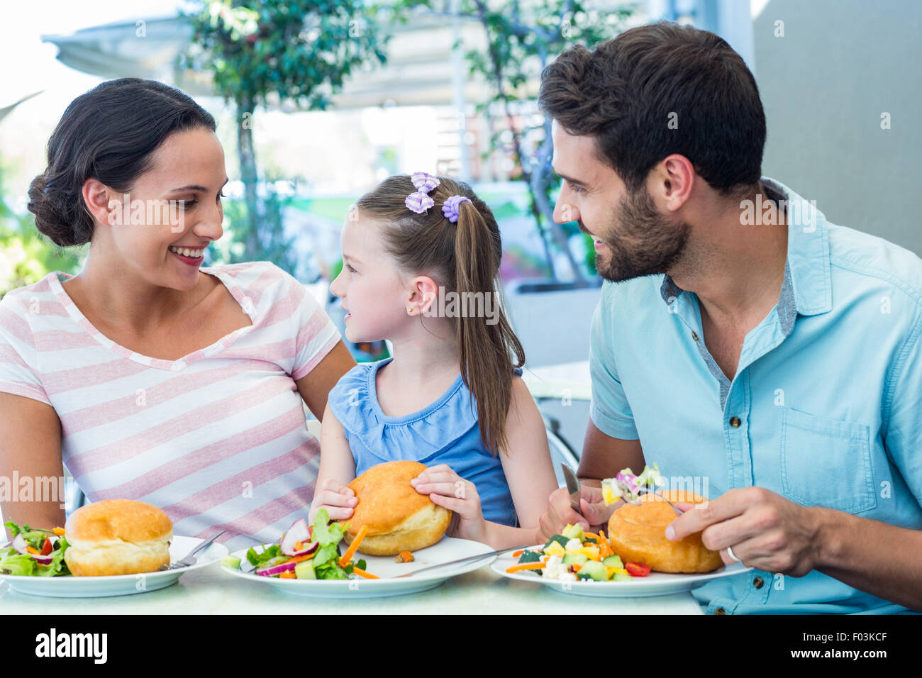 A family eating at the restaurant Stock Photo - Alamy