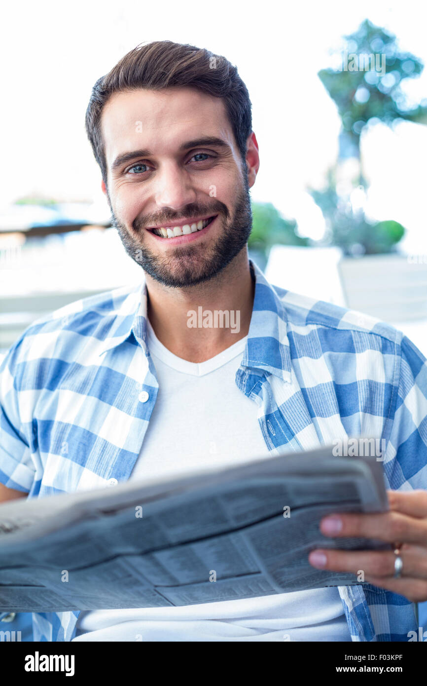 Man reading newspapers hi-res stock photography and images - Alamy