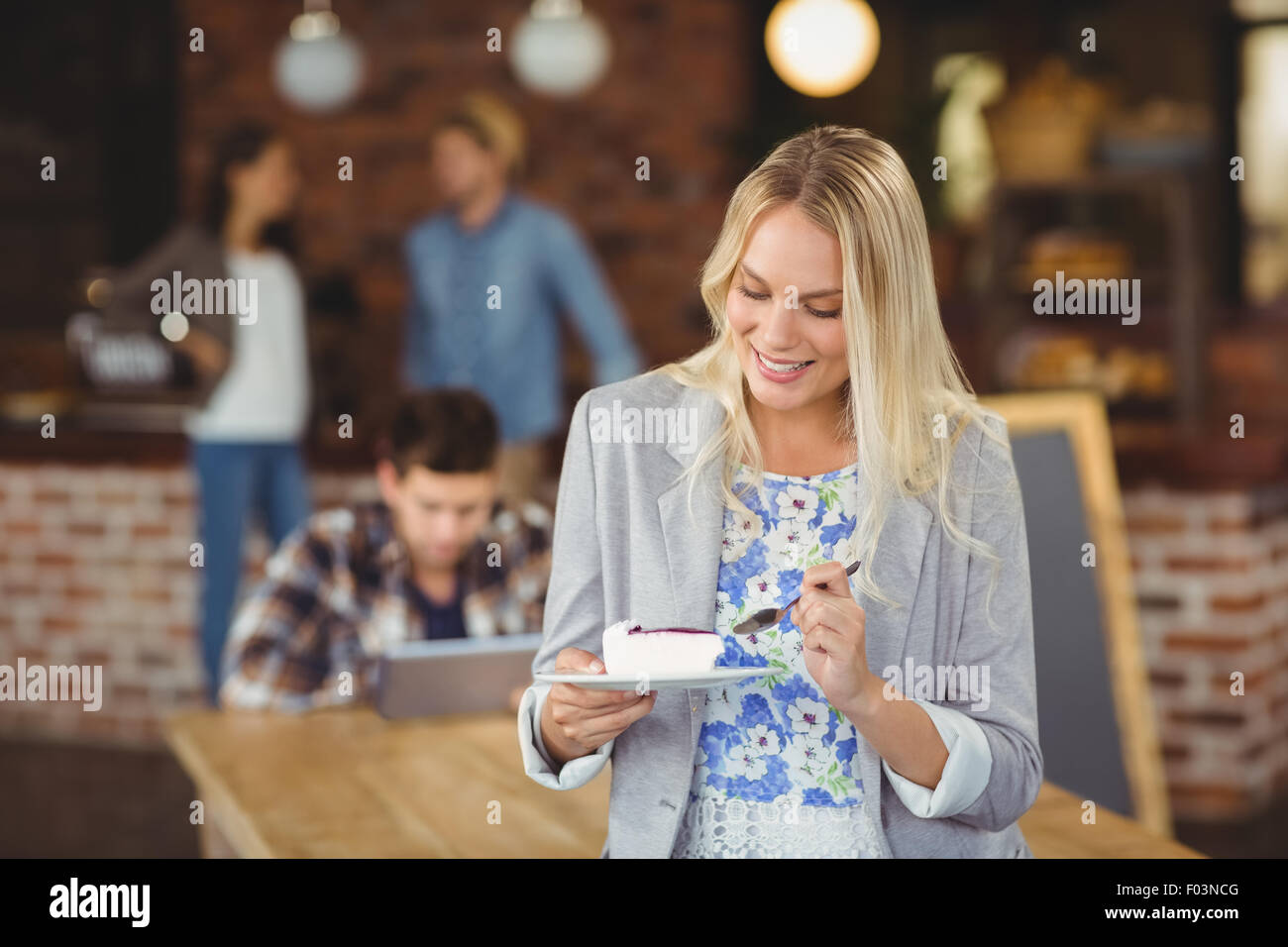 Scrolling while eating hi-res stock photography and images - Alamy