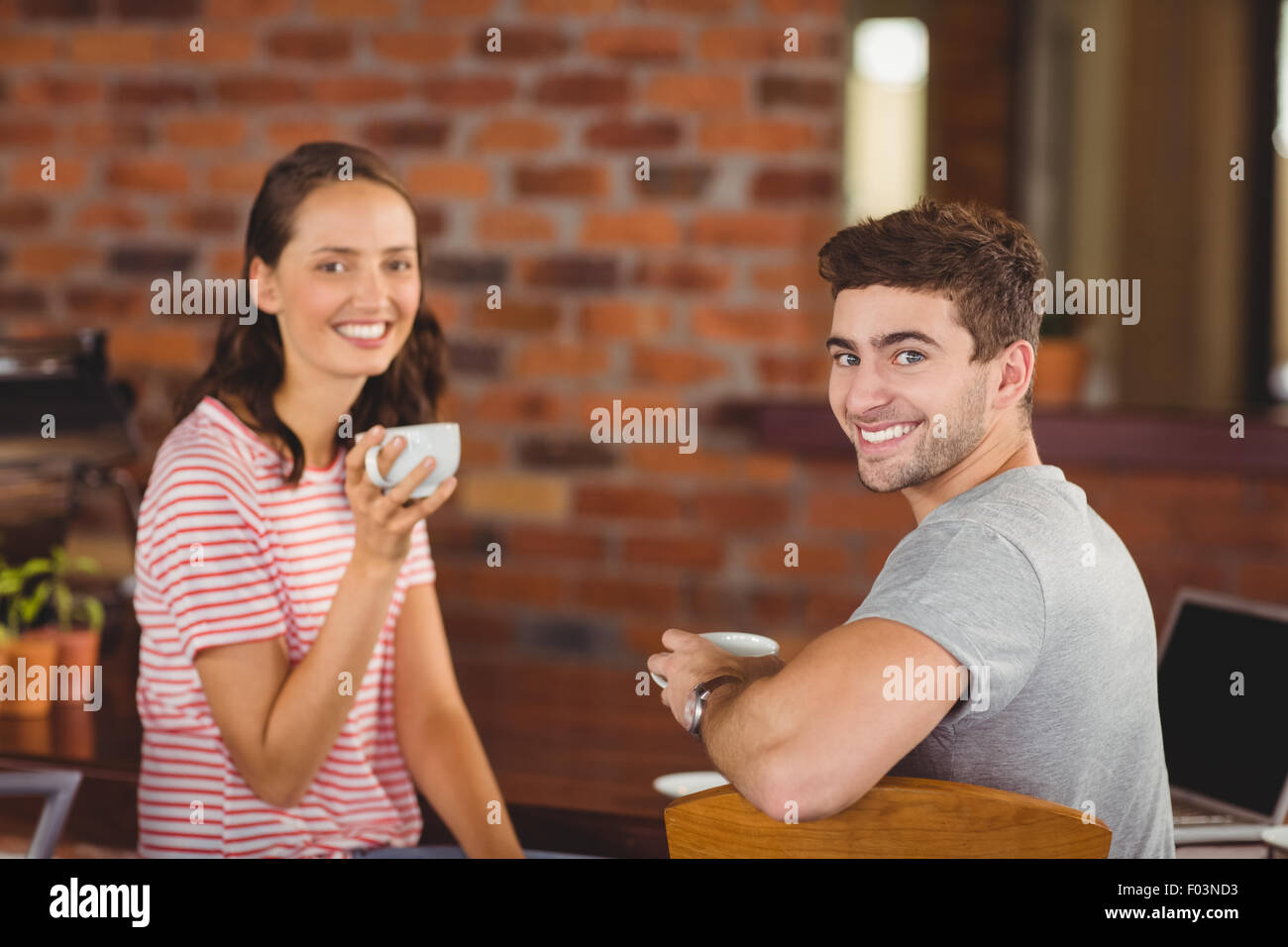Friends drinking coffee hi-res stock photography and images - Alamy