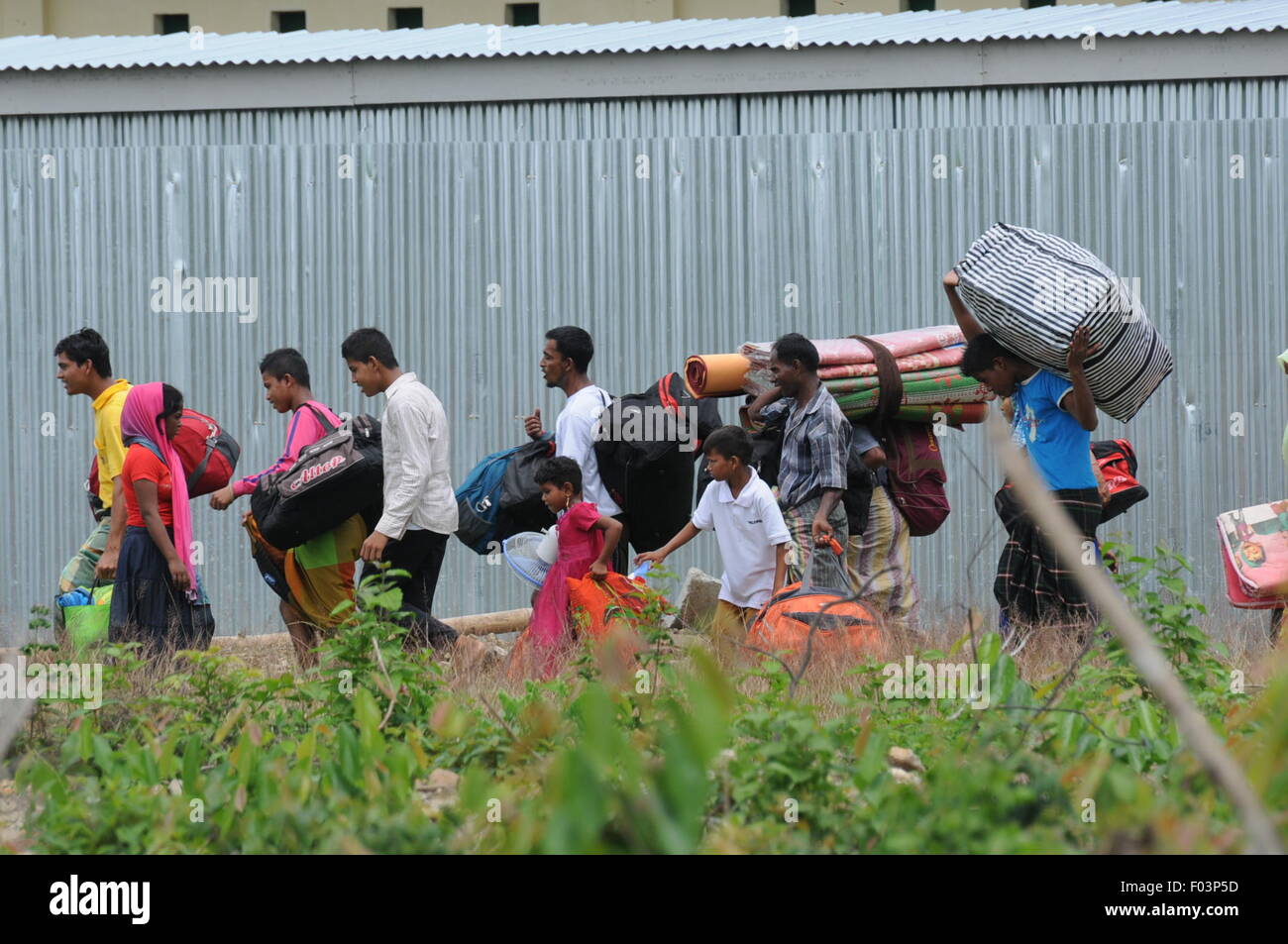 Aceh Utara, Indonesia. 06th Aug, 2015. Rohingya refugees carrying their ...