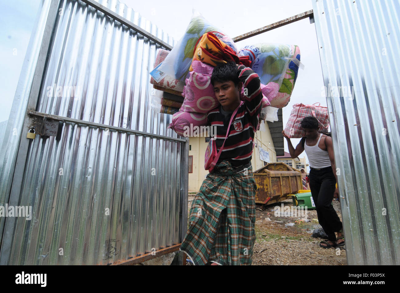 Aceh Utara, Indonesia. 06th Aug, 2015. Rohingya refugees carrying their ...