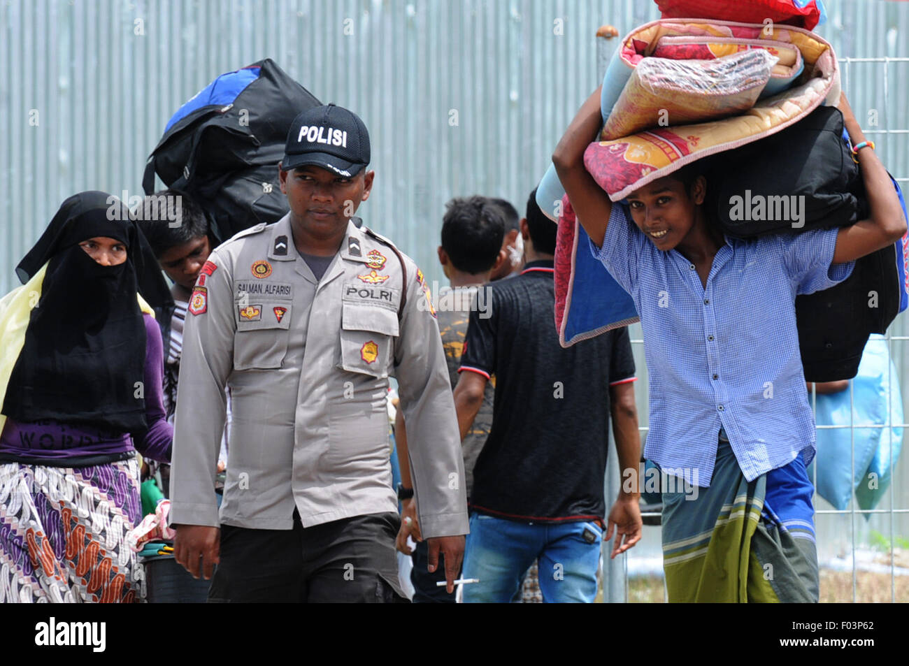 Aceh Utara, Indonesia. 06th Aug, 2015. Rohingya refugees carrying their ...
