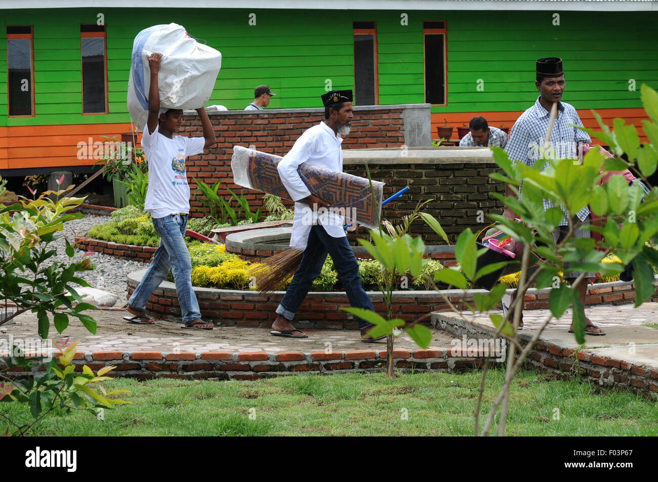 Aceh Utara, Indonesia. 06th Aug, 2015. The Rohingya refugees carrying ...