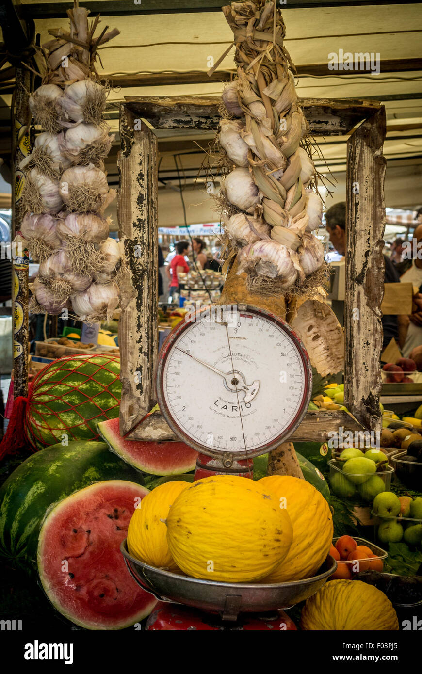 Old fashioned scales and food hi-res stock photography and images - Alamy