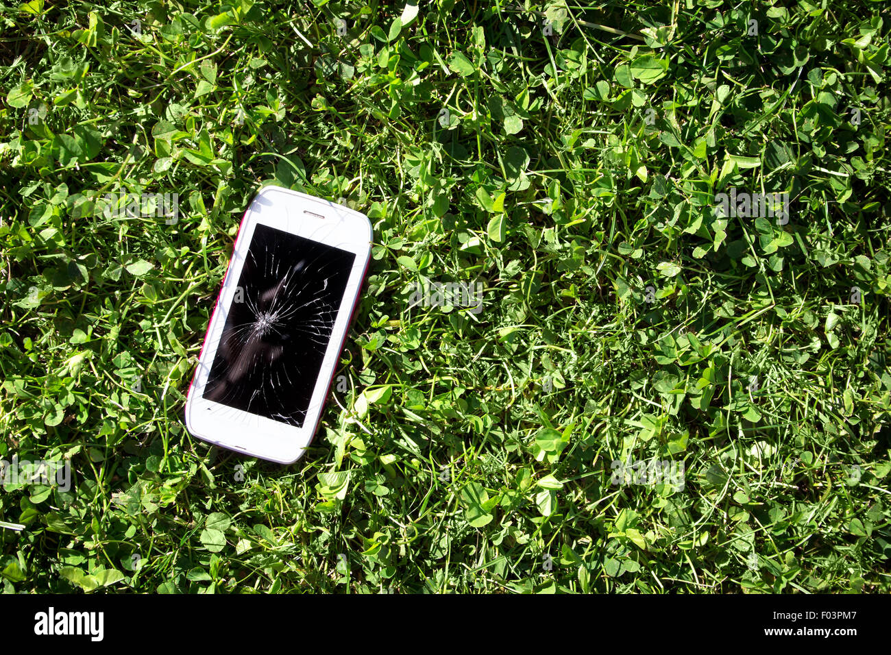 Smartphone with broken screen lying on the grass Stock Photo - Alamy