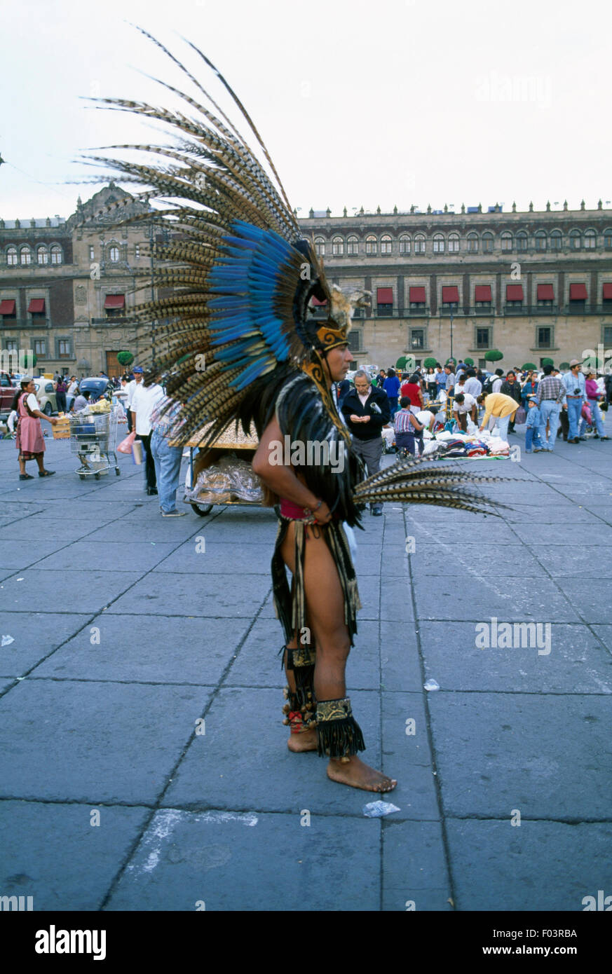 Man in traditional aztec costume hi-res stock photography and images ...