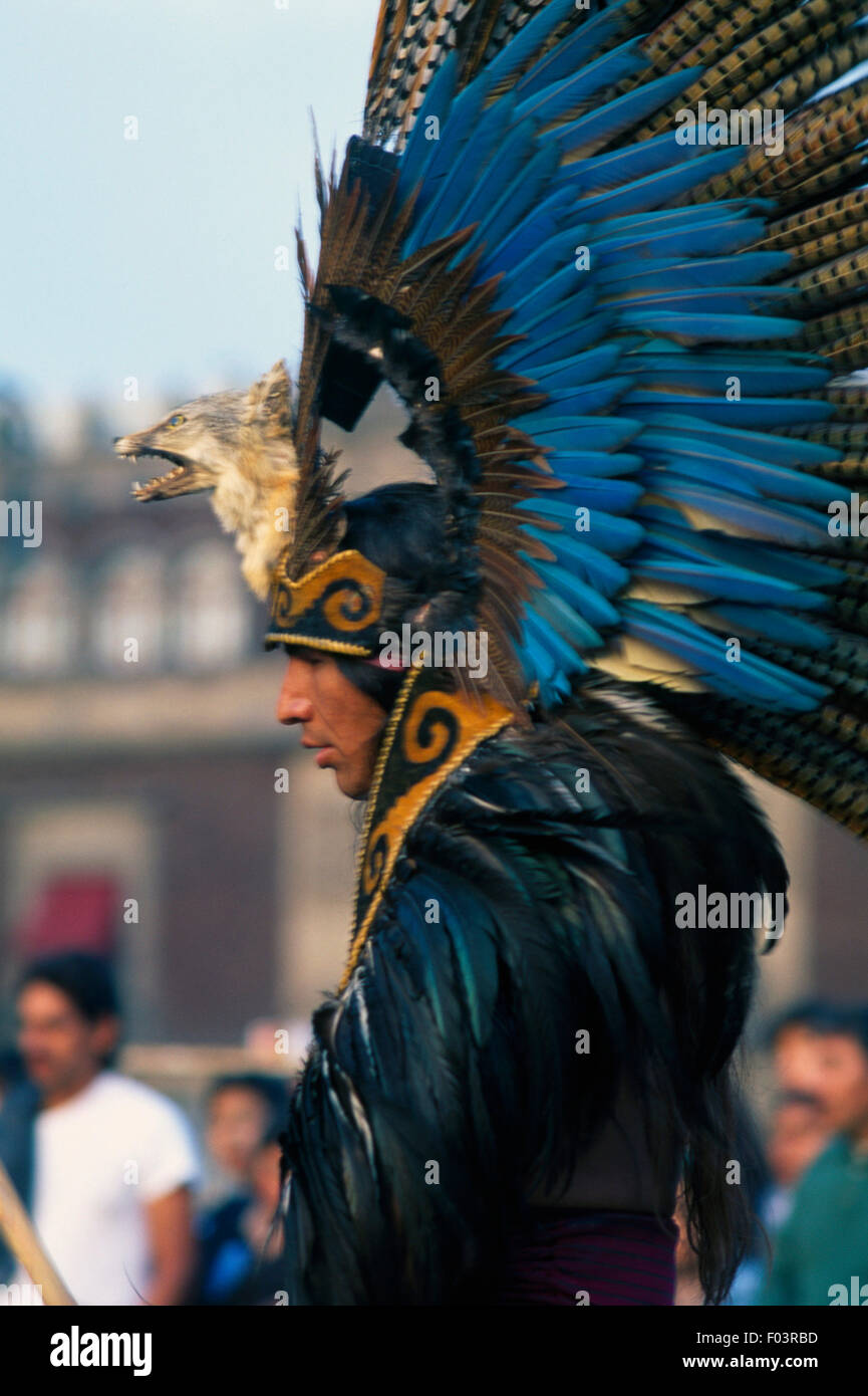 Man in traditional aztec costume hi-res stock photography and images ...