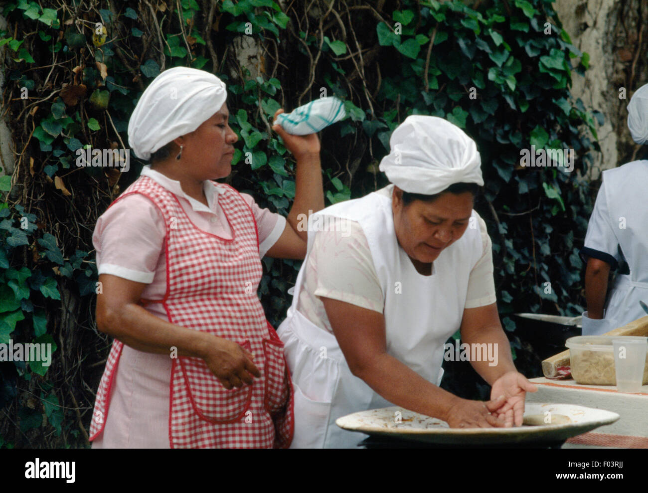 Women cooking, Oaxaca, Mexico Stock Photo - Alamy
