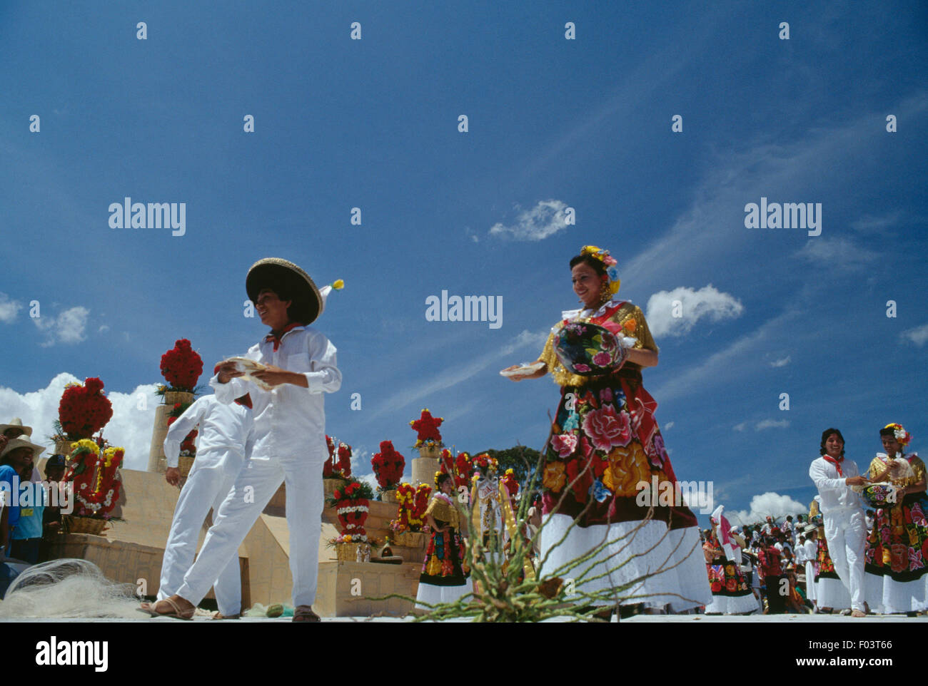Guelaguetza dances hi-res stock photography and images - Alamy