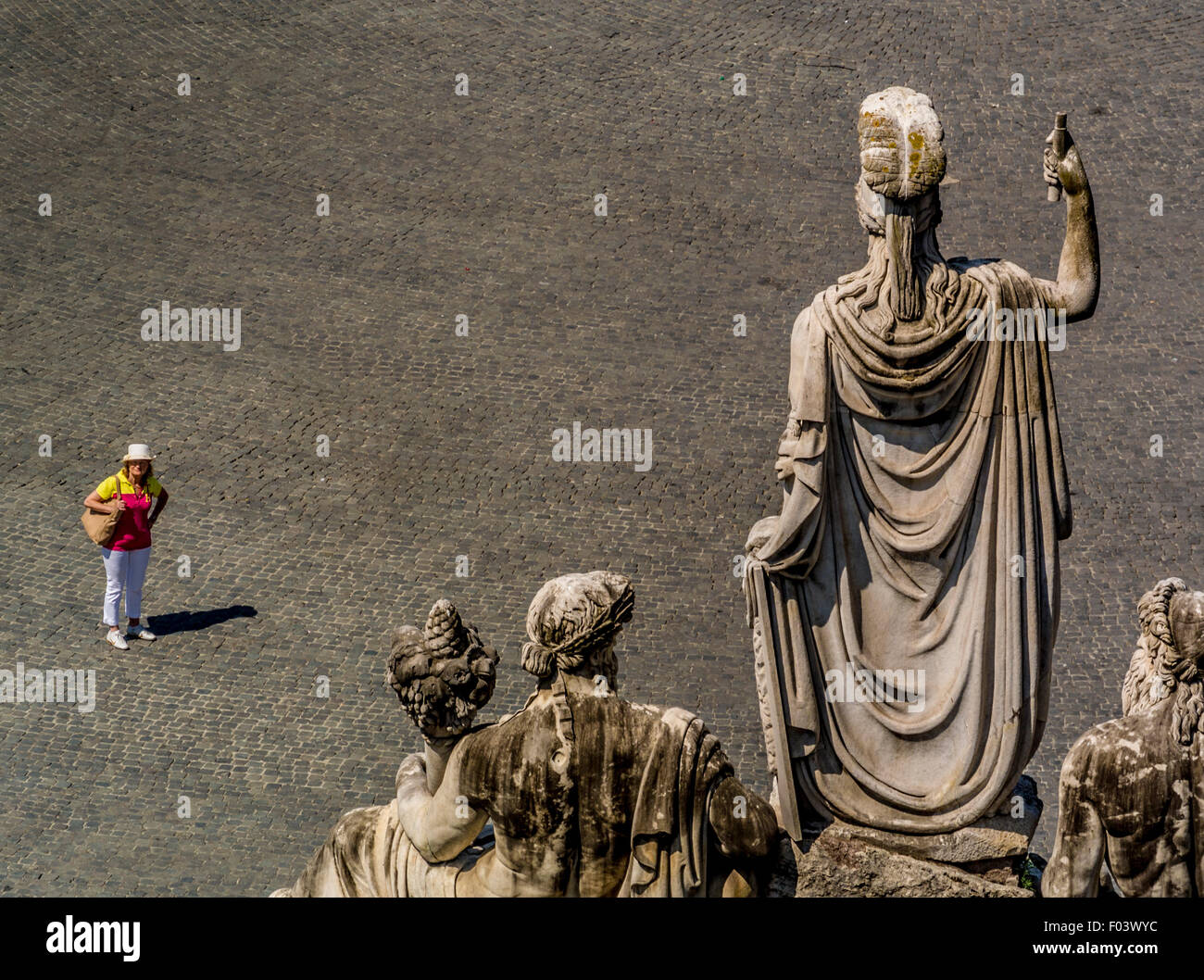 Female tourist looking statue hi-res stock photography and images - Alamy