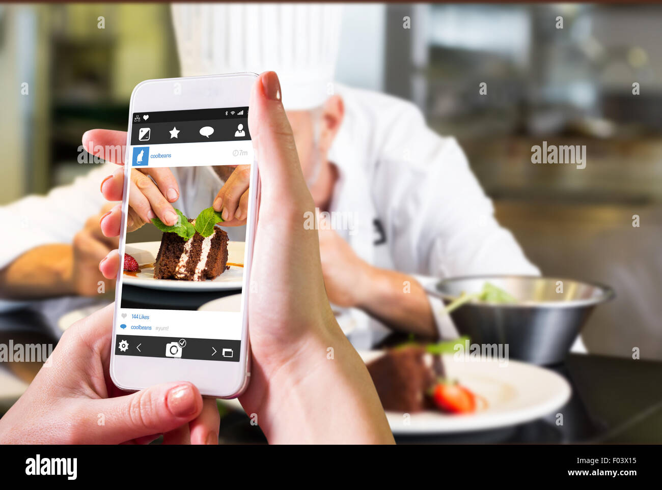 Hand holding strawberry close hi-res stock photography and images - Alamy
