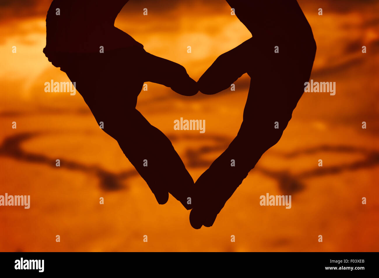 Couple heart hands close up hi-res stock photography and images - Alamy