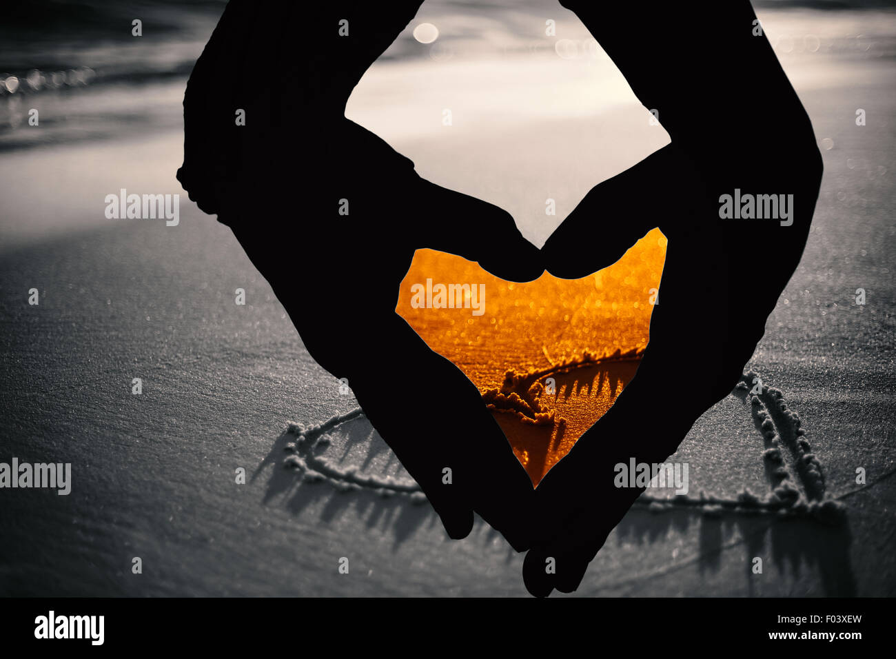 Couple heart hands close up hi-res stock photography and images - Alamy