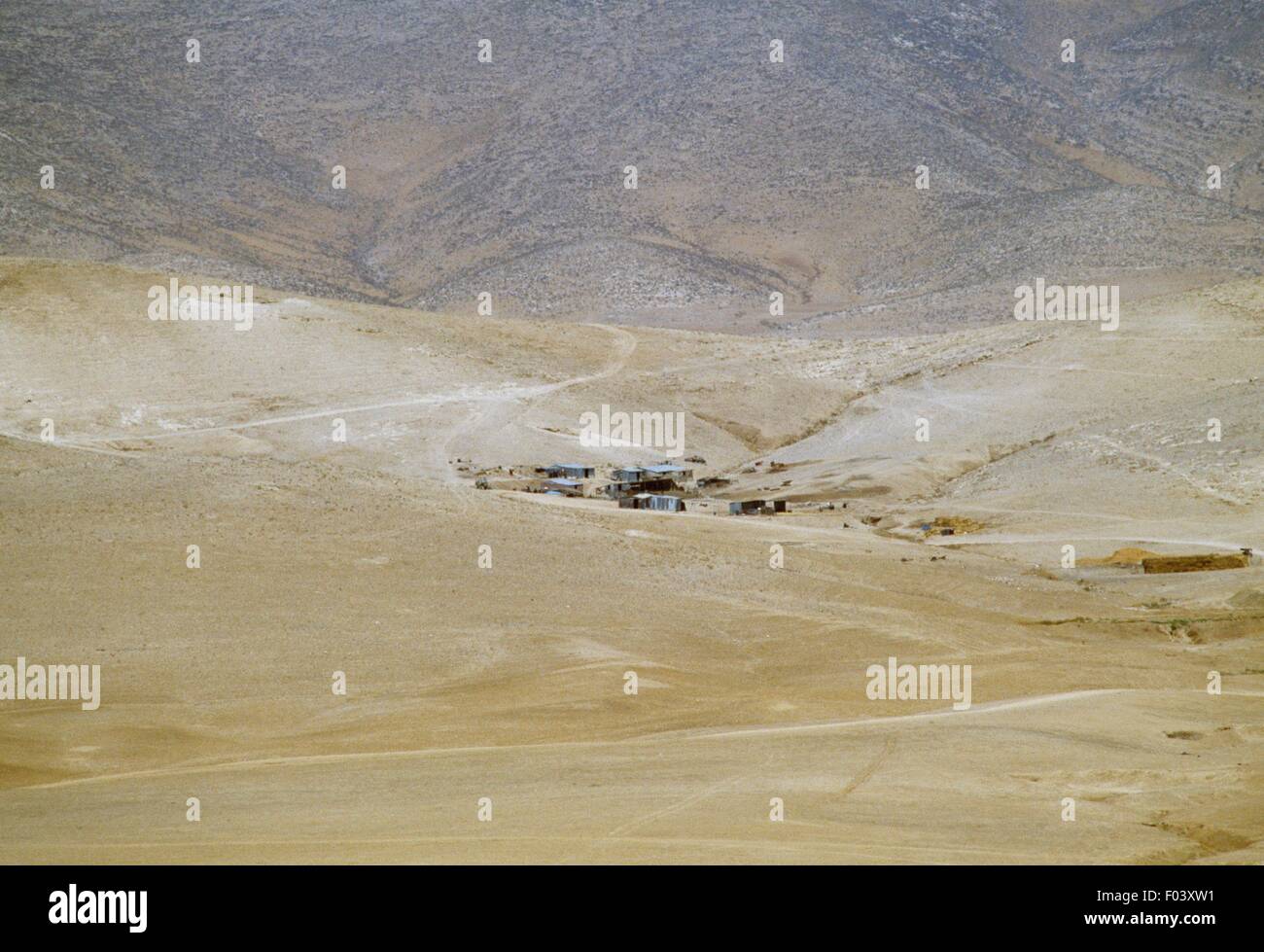Bedouin settlement near Arad, Negev Desert, Israel Stock Photo - Alamy