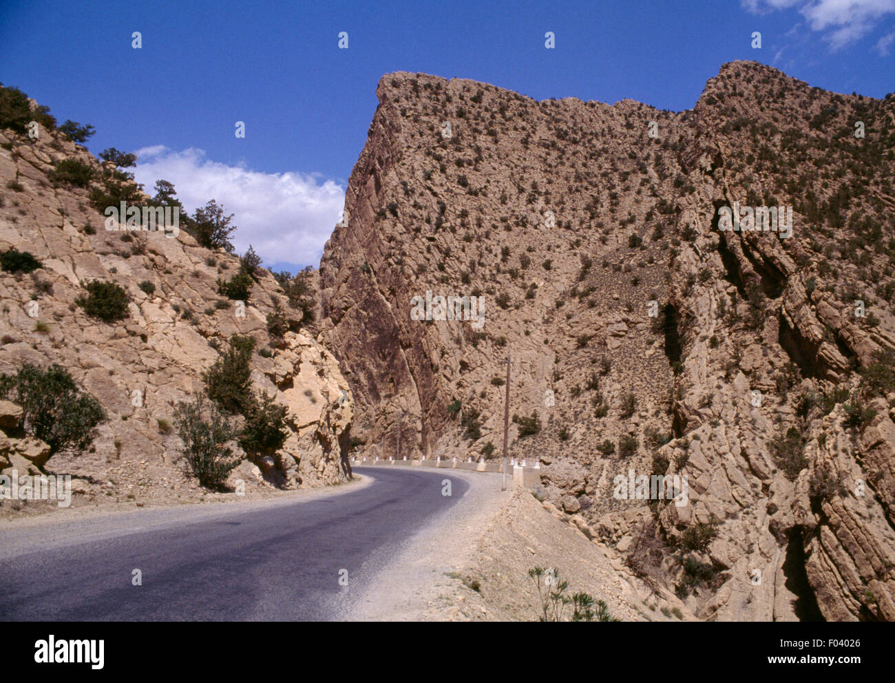 Road near Rhoufi or Ghoufi Gorge, Sahara Desert, Algeria Stock Photo ...