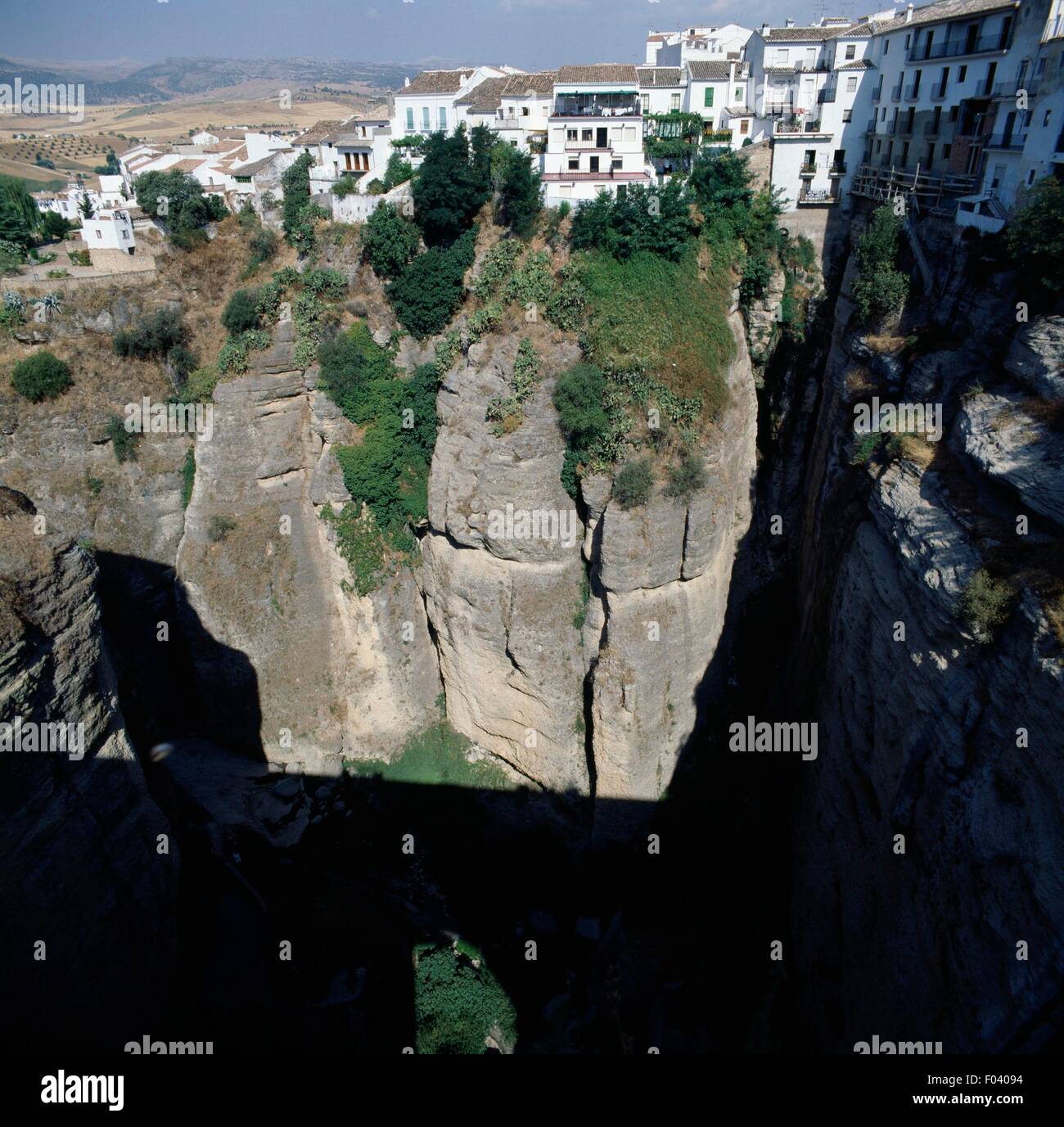 The Tajo gorge which splits the town of Ronda, Andalucia, Spain Stock ...