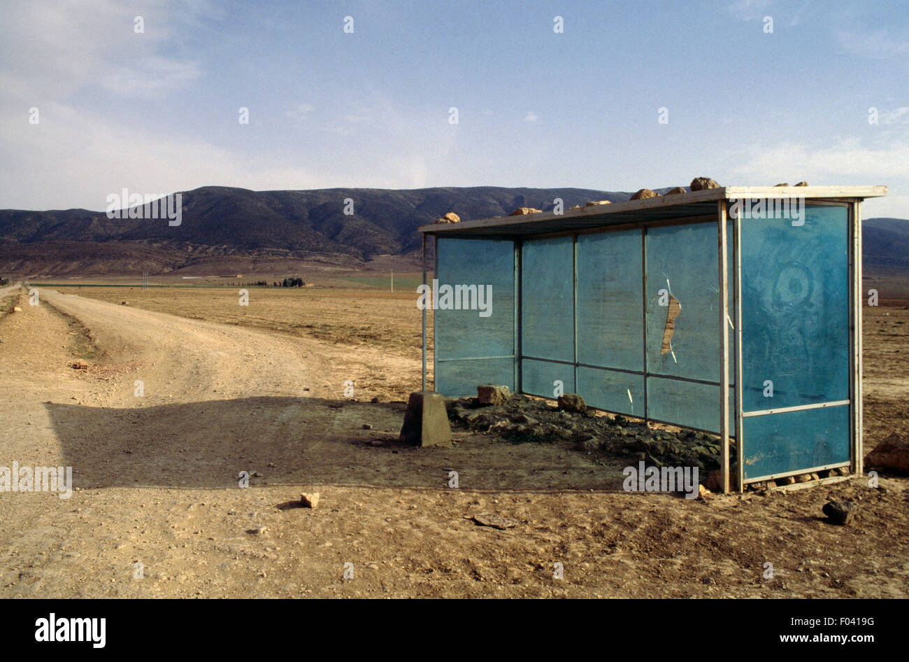 Bus stop in the desert, Algeria Stock Photo - Alamy