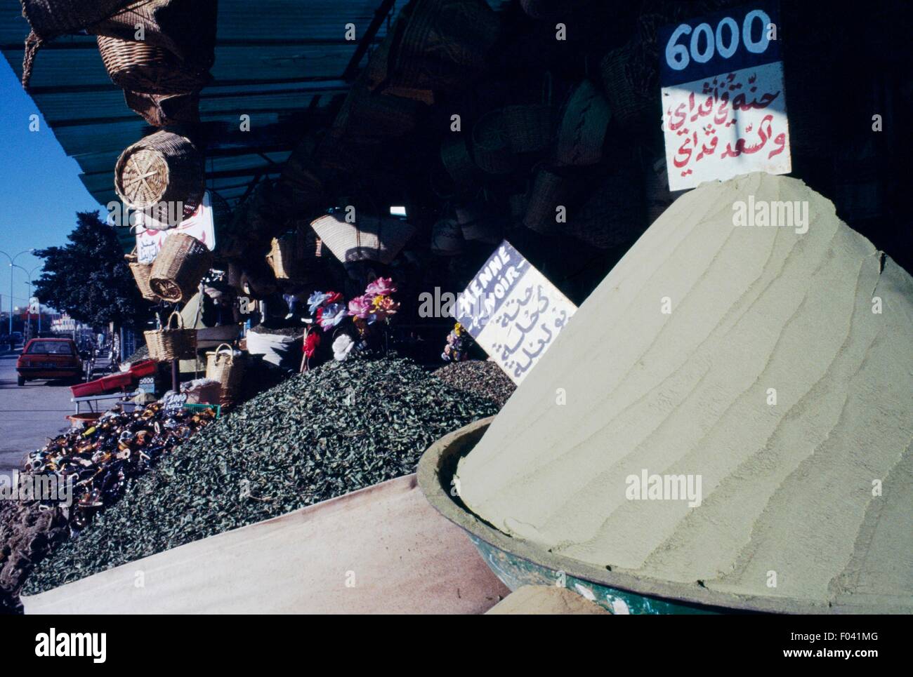 Henna tunisia hi-res stock photography and images - Alamy
