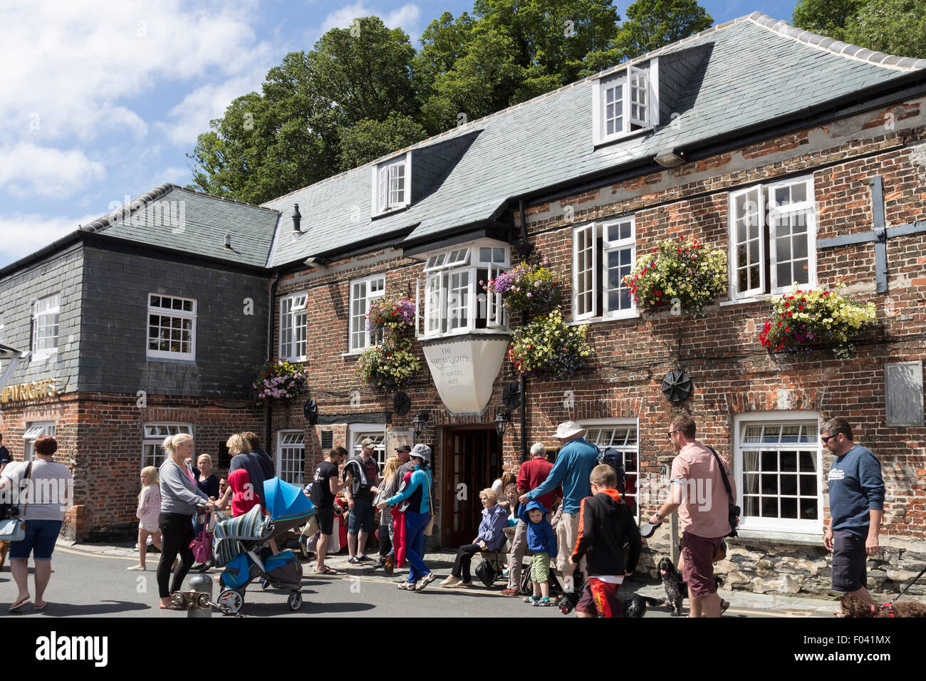 Pub padstow cornwall hi-res stock photography and images - Alamy